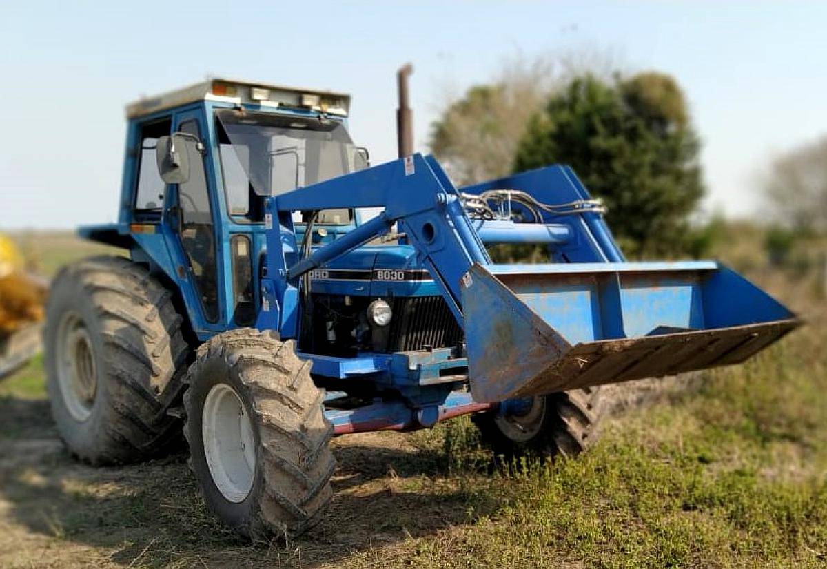 Tractor Ford 8030 con Pala - Año: 1994 - $ 2.000.000 - Agroads