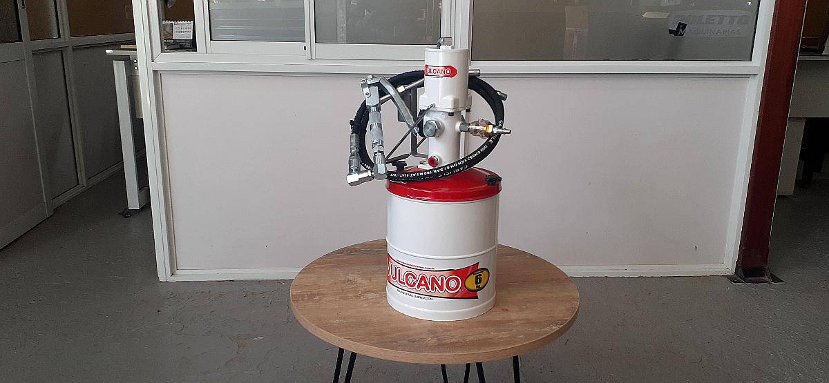 Grasera Neumática Vulcano de 6 KG. - Agroads (cod: 836382)