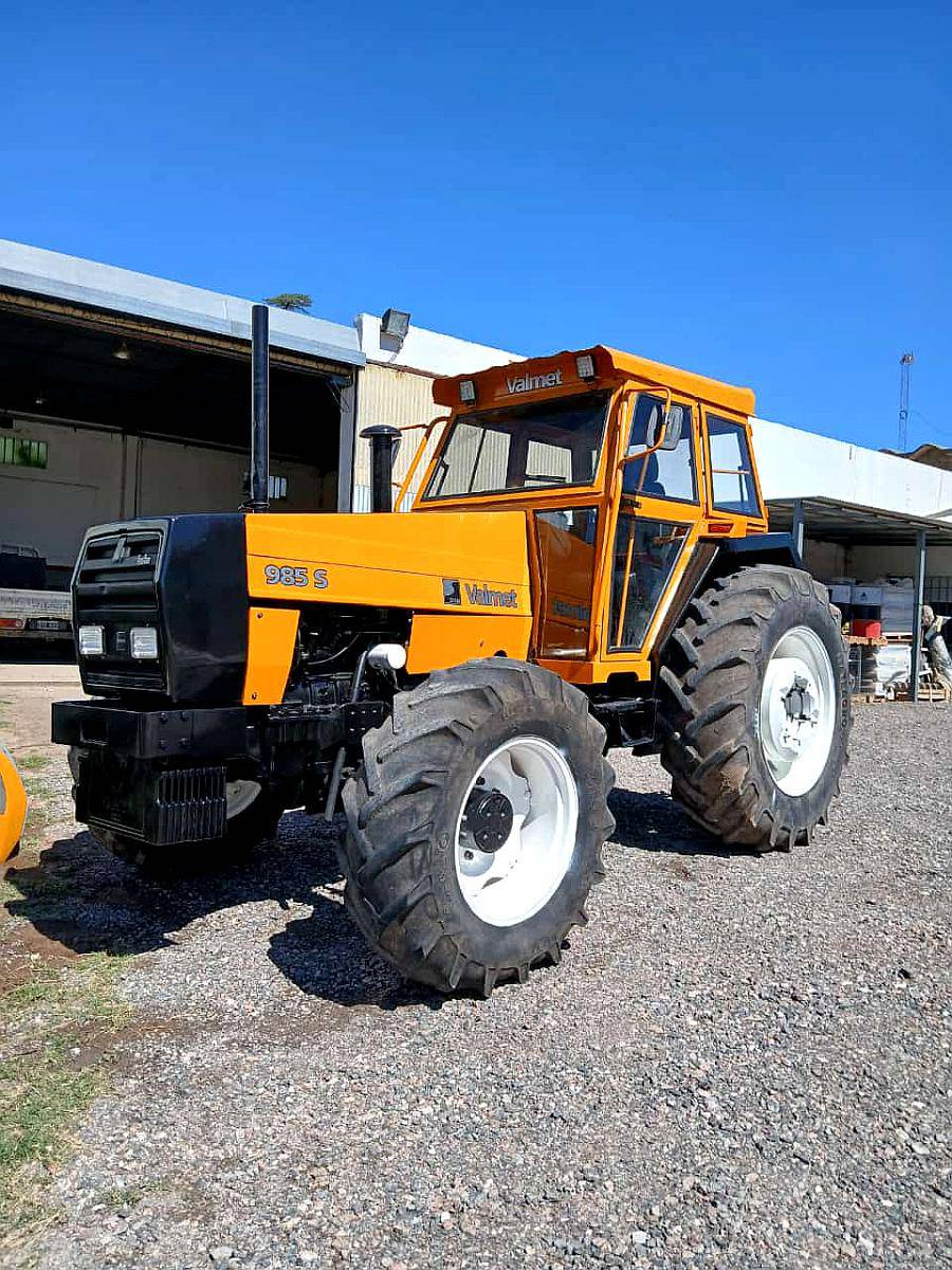 Tractor Valmet 985 con Cabina - Año: 1997 - u$s 38.000 - Agroads