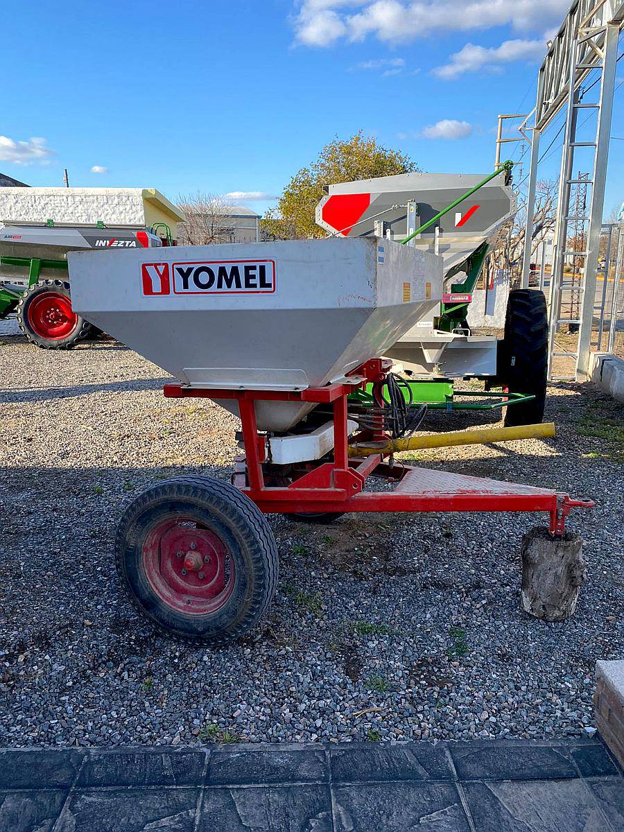 Fertilizadora Yomel RDA 1050 - Año: 2017 - $ 650.000 - Agroads