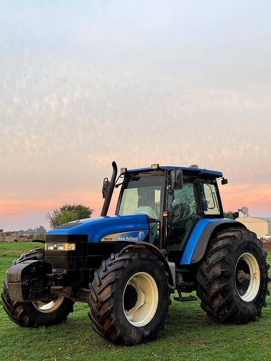 Tractor New Holland TM 150, año 2006 - Año: 2006 - Agroads