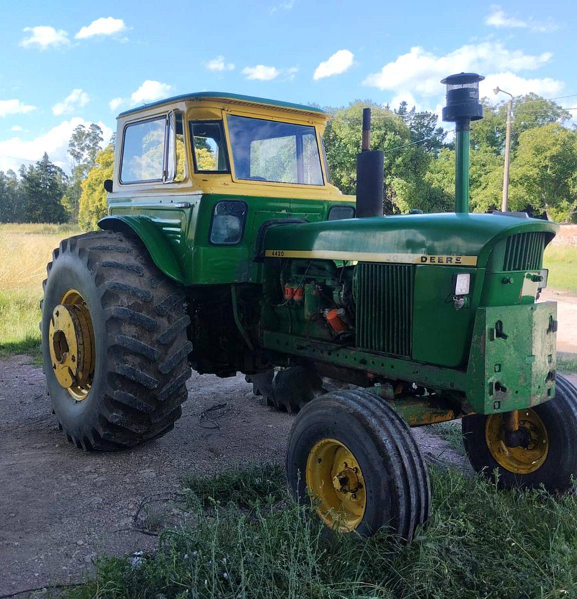 John Deere 4420 , Rodado 23.1x30 - Año: 1978 - Agroads