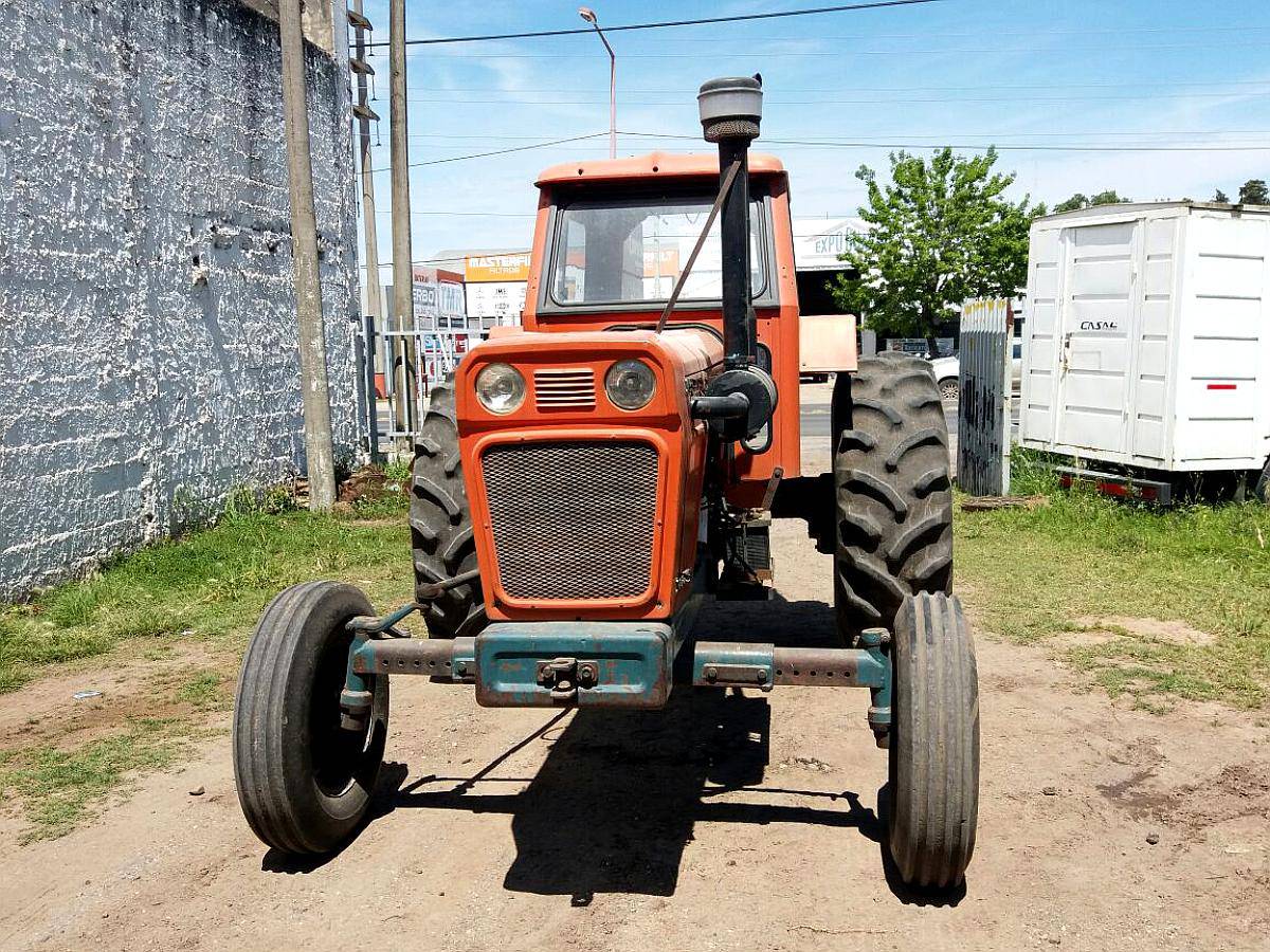 Tractor Fiat 700 e - Año: 1977 - u$s 9.500 - Agroads