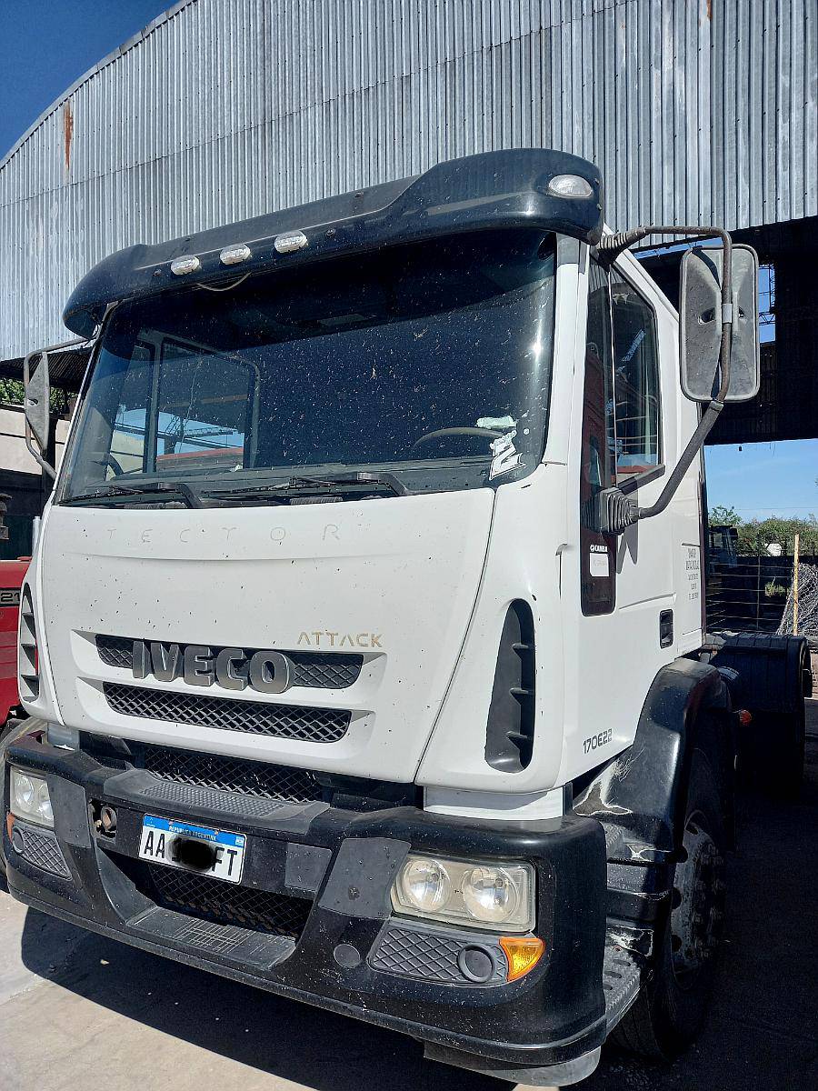 Camion Iveco 170 e 22 Tector Attack 2016 - Año: 2016 - Agroads