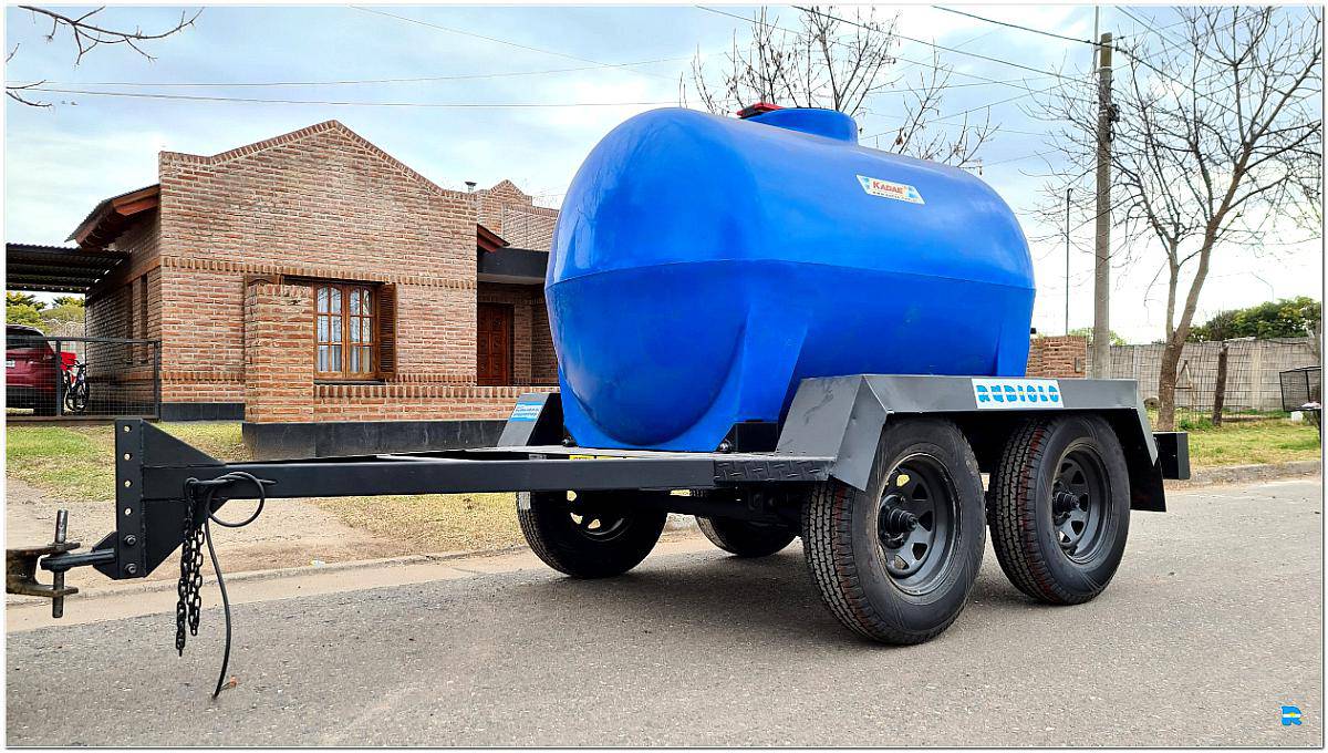 Acoplado Cisterna con Tanque Plastico para 2.000 Lts. 2 Ejes - Agroads
