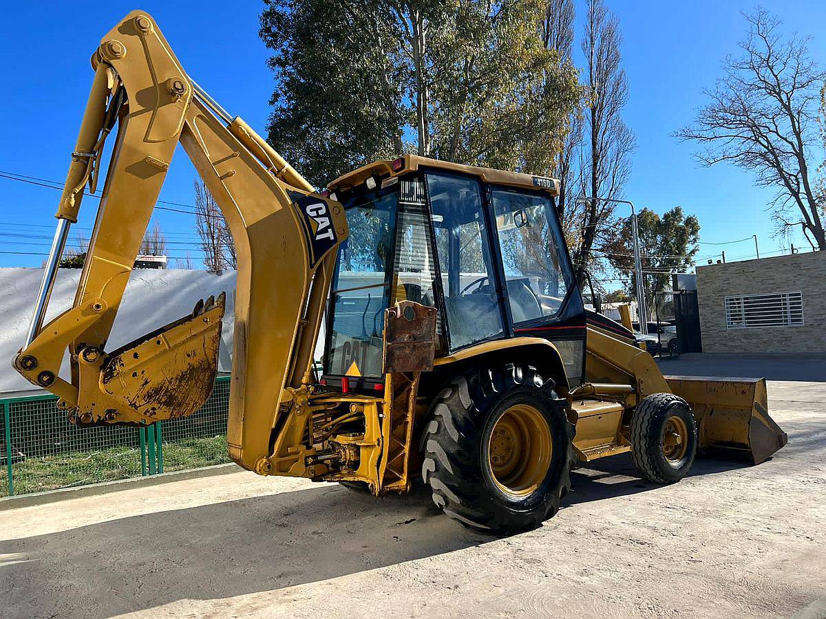 Retroexcavadora Caterpillar 416d año 2006 - Año: 2006 - Agroads