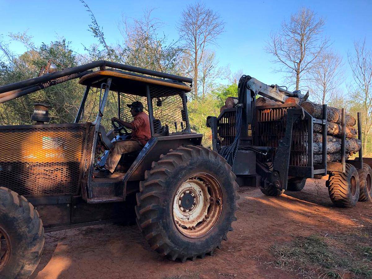 Tractor Valtra BM 120, con Carreta y Grua Kesla 305 - Agroads