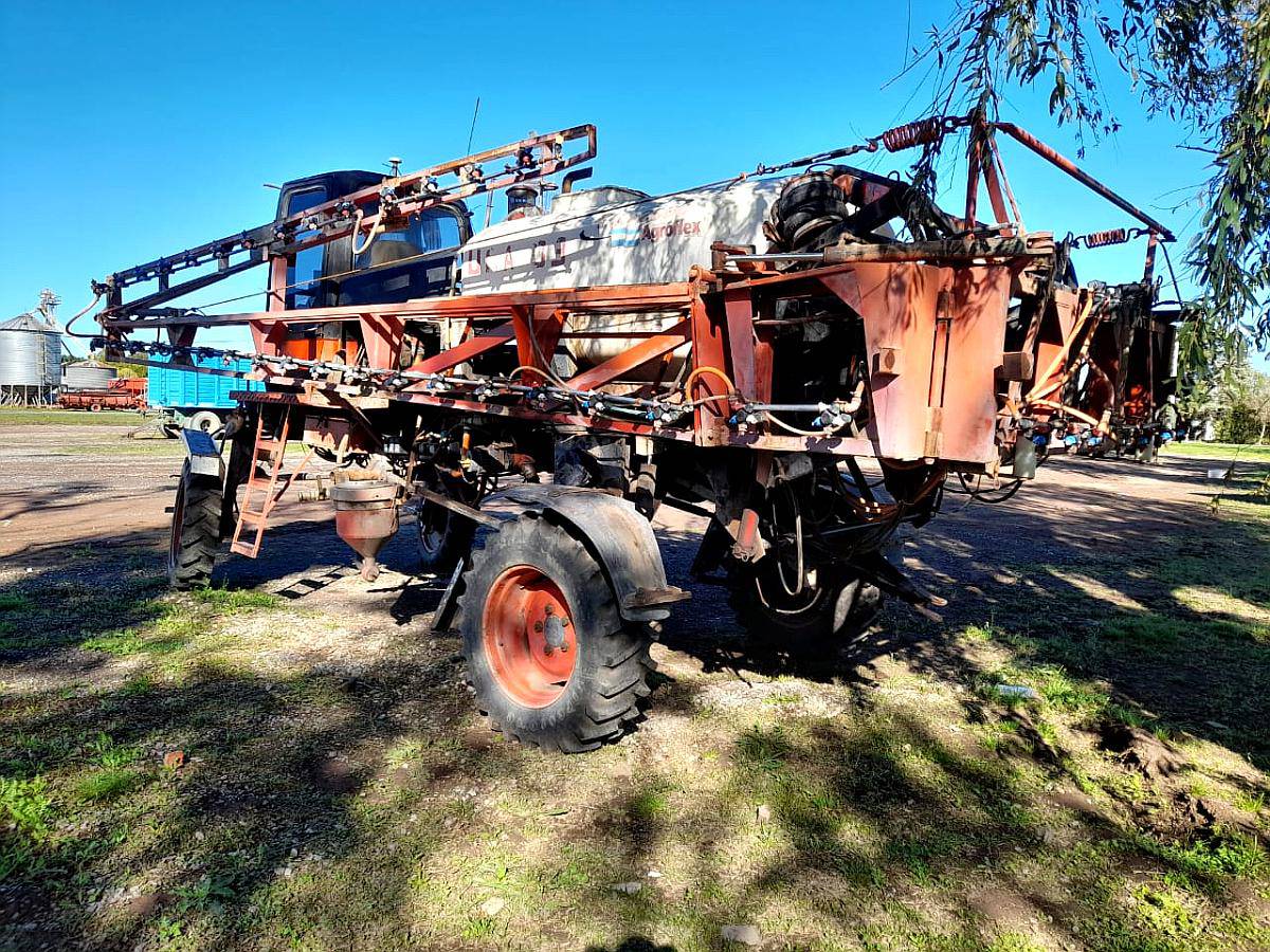 Pulverizadora Tilo 2000 Perkins 6 - Agroads