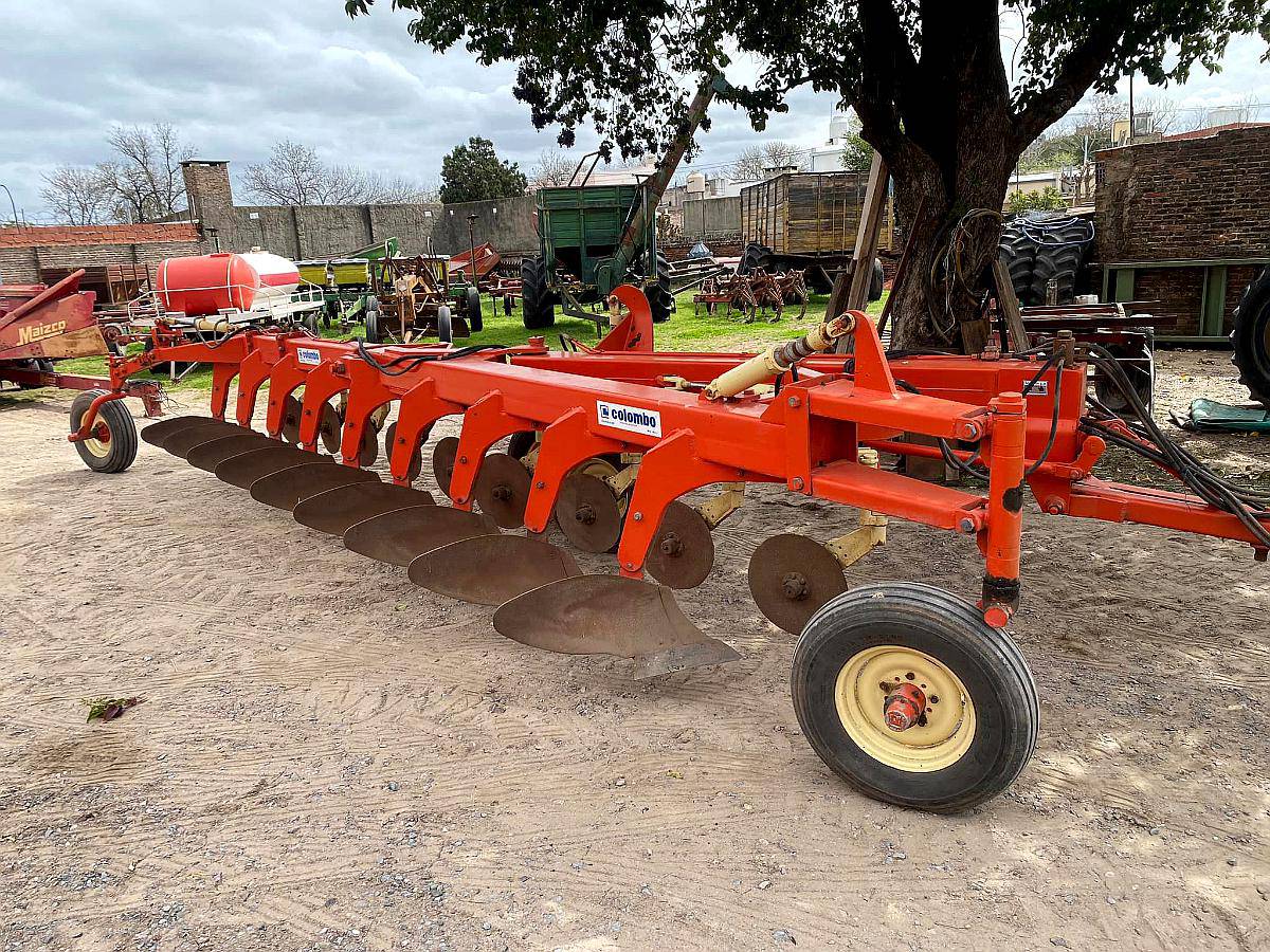Arado de 9 Rejas Colombo - Año: 1997 - u$s 1.800 - Agroads