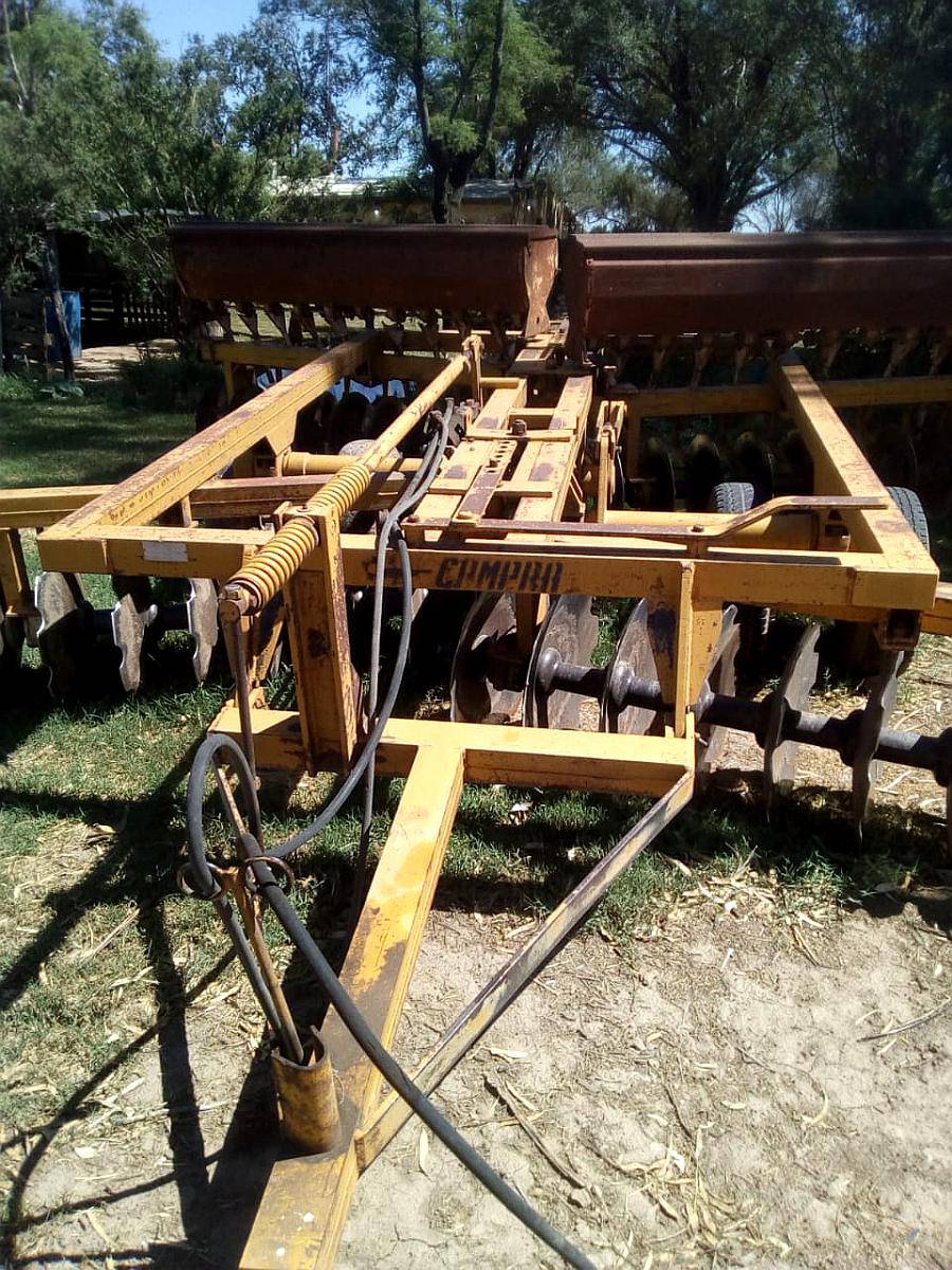 Rastra Desencontrada de 36 Discos. Pesada. con Cajón. - Agroads