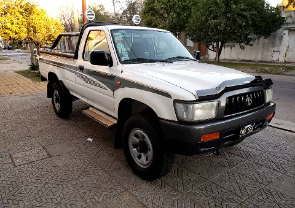 Toyota Hilux Cabina Simple 4X2 Titular - Año: 2004 - Agroads (cod: 911261)