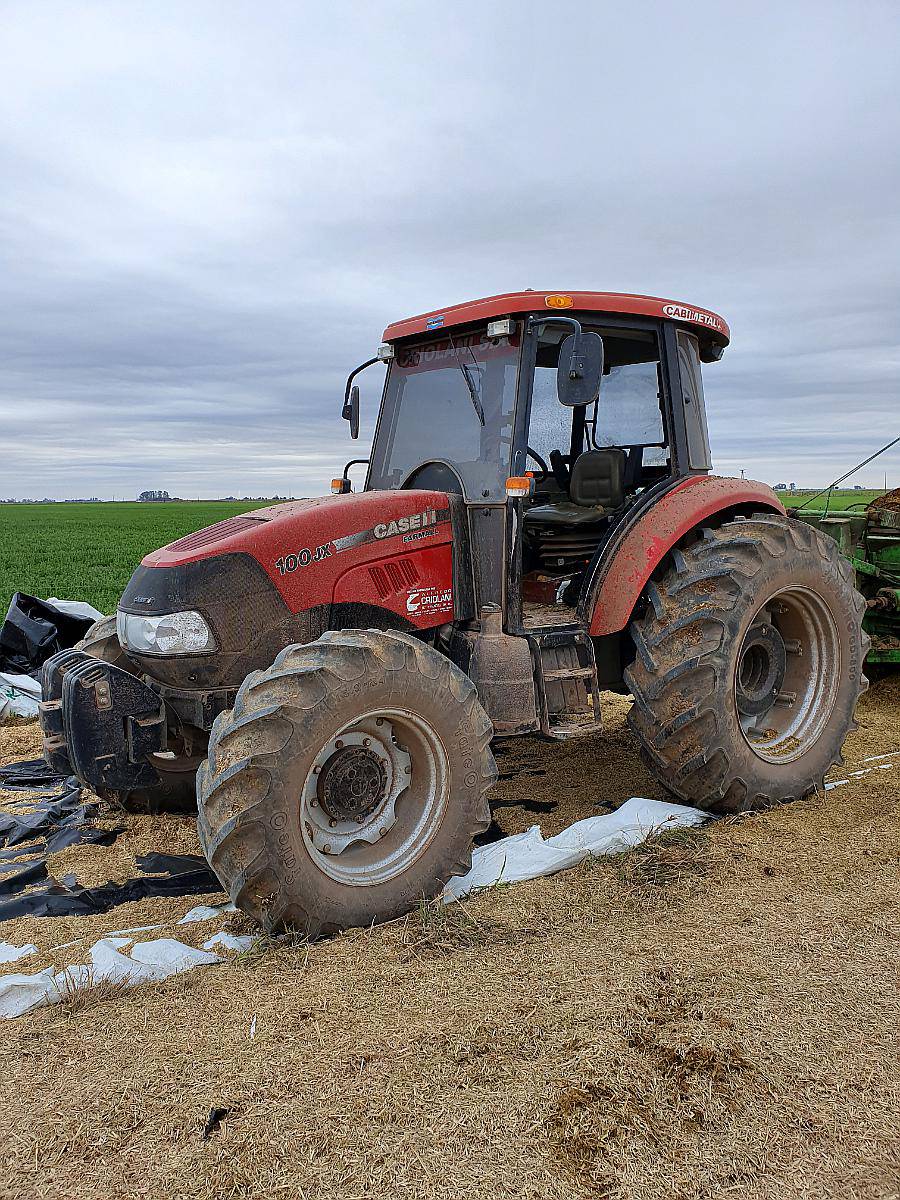Case JX 100 Farmall - Año: 2016 - Agroads