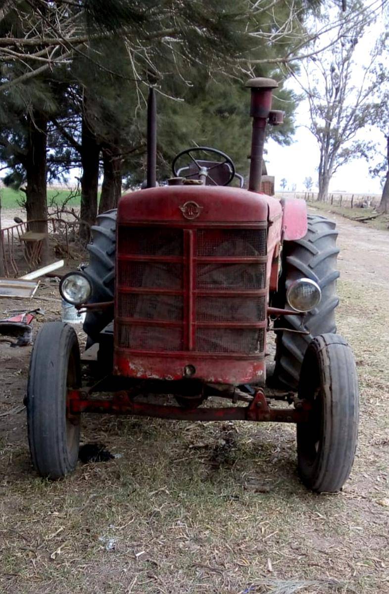 Tractor Hanomag R45 en Marcha - Año: 1952 - $ 220.000 - Agroads