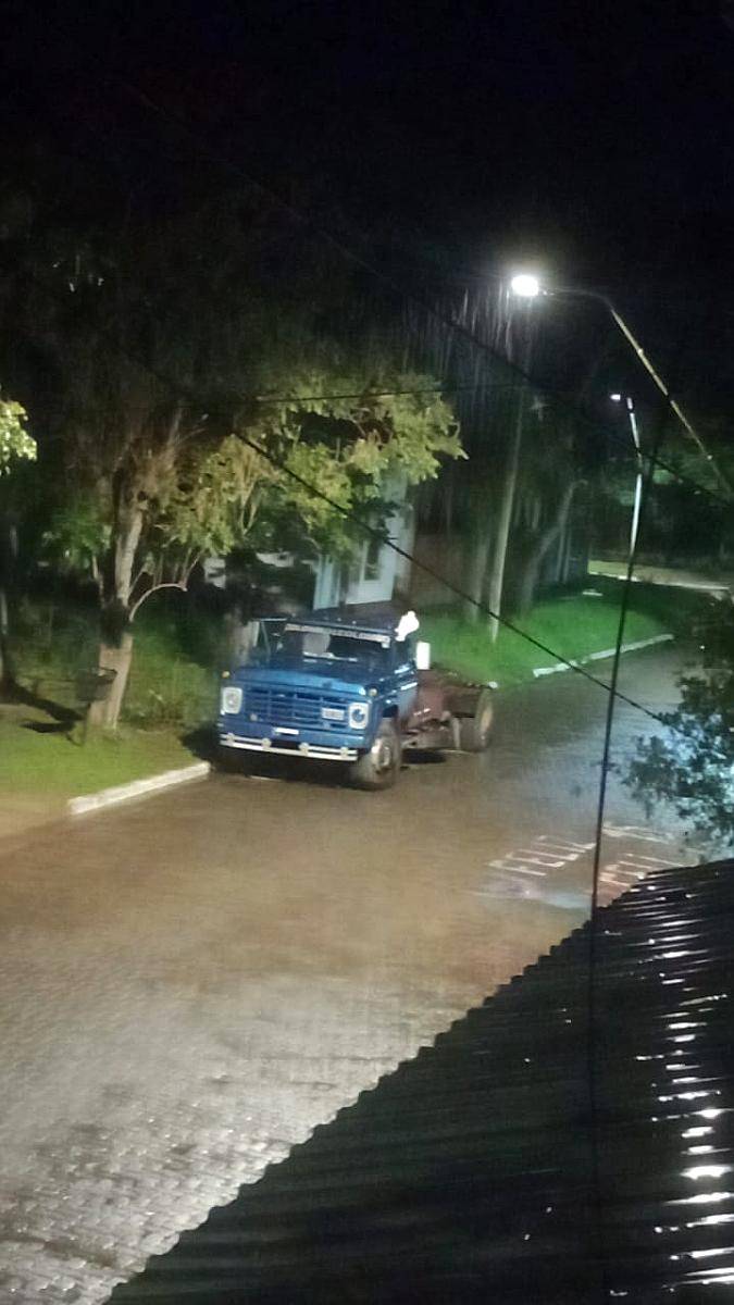 Camión Ford 700 Tractor con Motor, Caja y Dif. de 1620 - Agroads