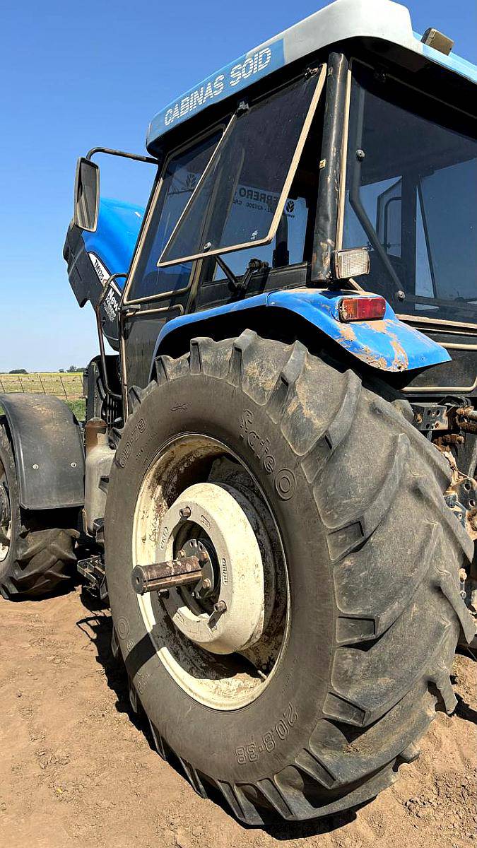 Tractor New Holland TM135 MOD.2005 - Año: 2005 - u$s 48.000 - Agroads