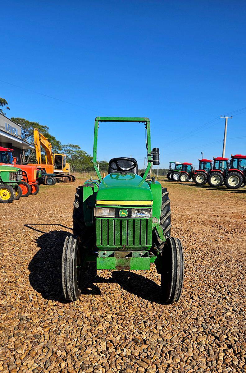 Tractor John Deere 3005 30hp - Año: 2005 - u$s 14.100 - Agroads