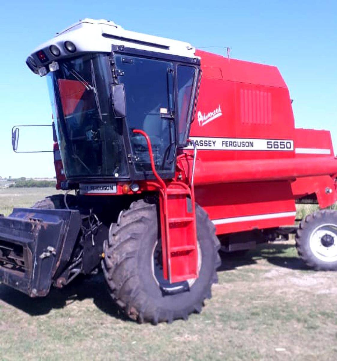 Cosechadora Massey Ferguson 5650, año 2004 - Año: 2004 - Agroads