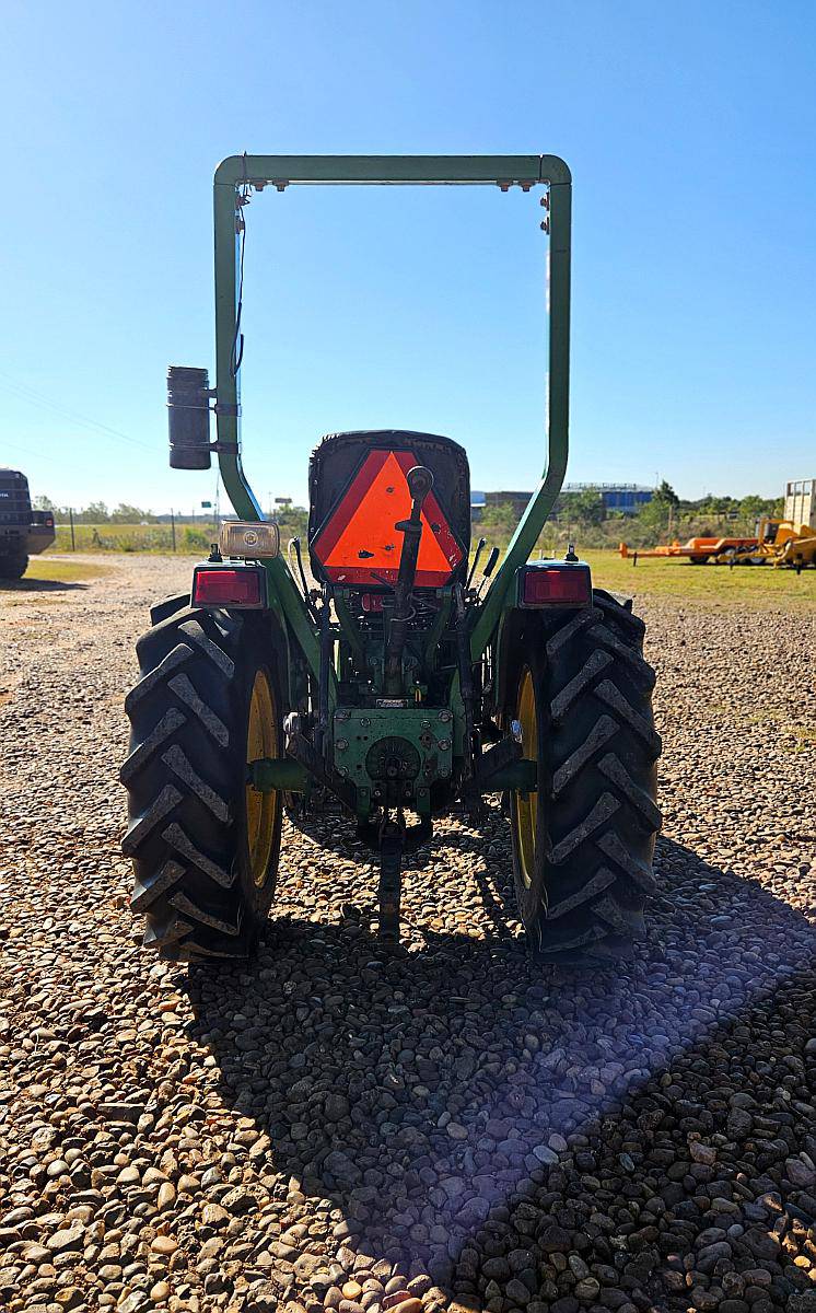 Tractor John Deere 3005 30hp - Año: 2005 - u$s 14.100 - Agroads