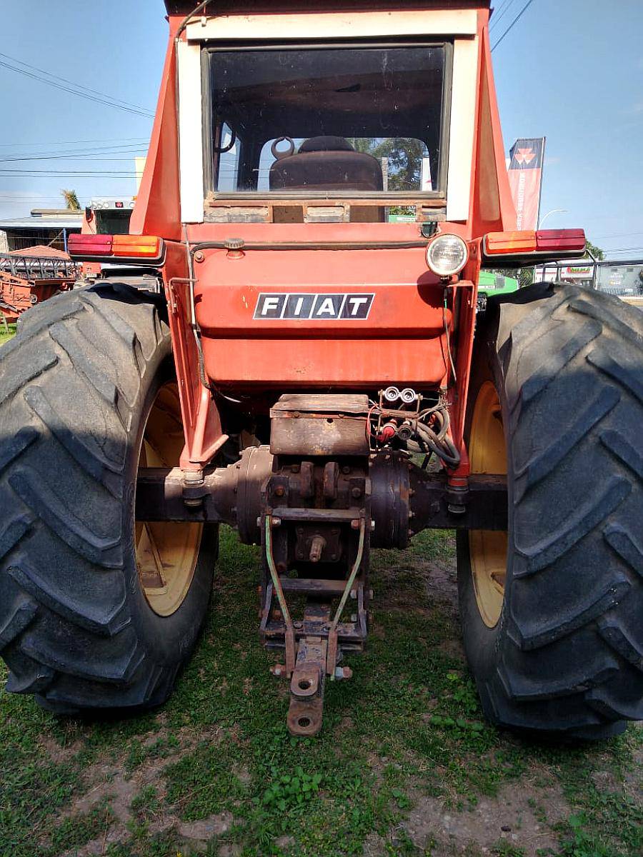 Tractor Fiat 880 Doble Tracción - Año: 1990 - u$s 19.950 - Agroads