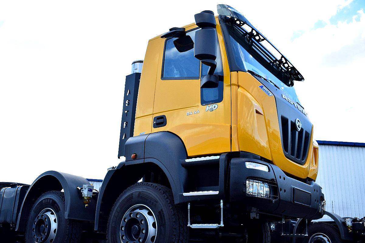 Iveco Astra HD9 4X4 6X4 y 8X4 Amarillo y Blanco - Agroads