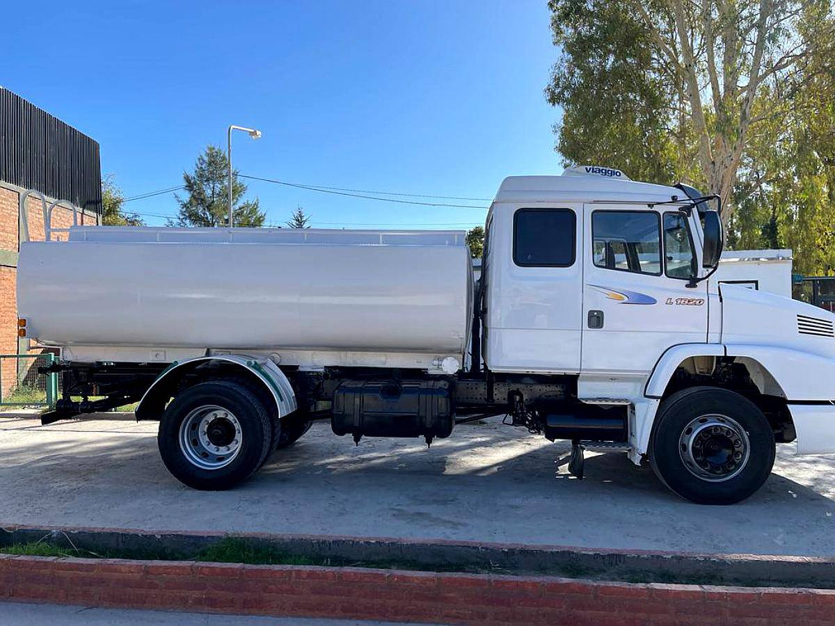 Mercedes Benz L1620 2006 Regador - Año: 2006 - $ 14.900.000 - Agroads