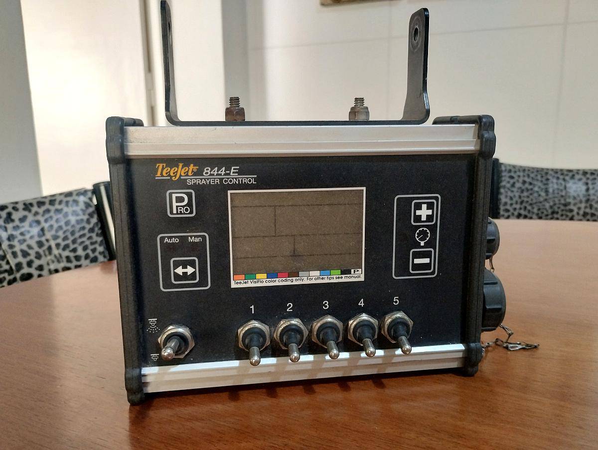 Controlador de Pulverización, Teejet 844-e - u$s 500 - Agroads