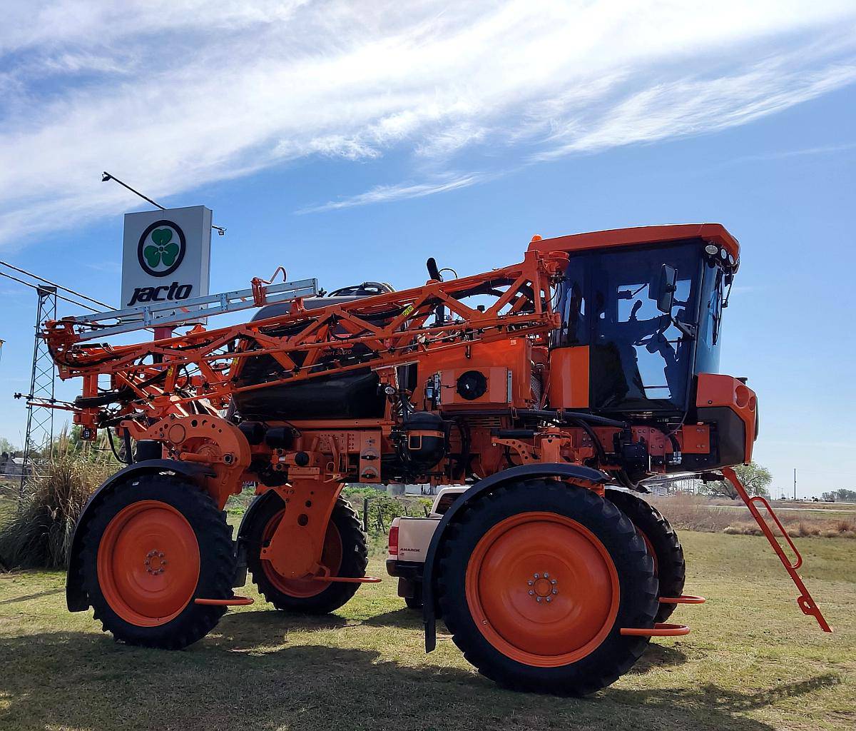 Pulverizador Jacto UP 3000 Full R46 30 MT 3300 LT 2024 - Agroads