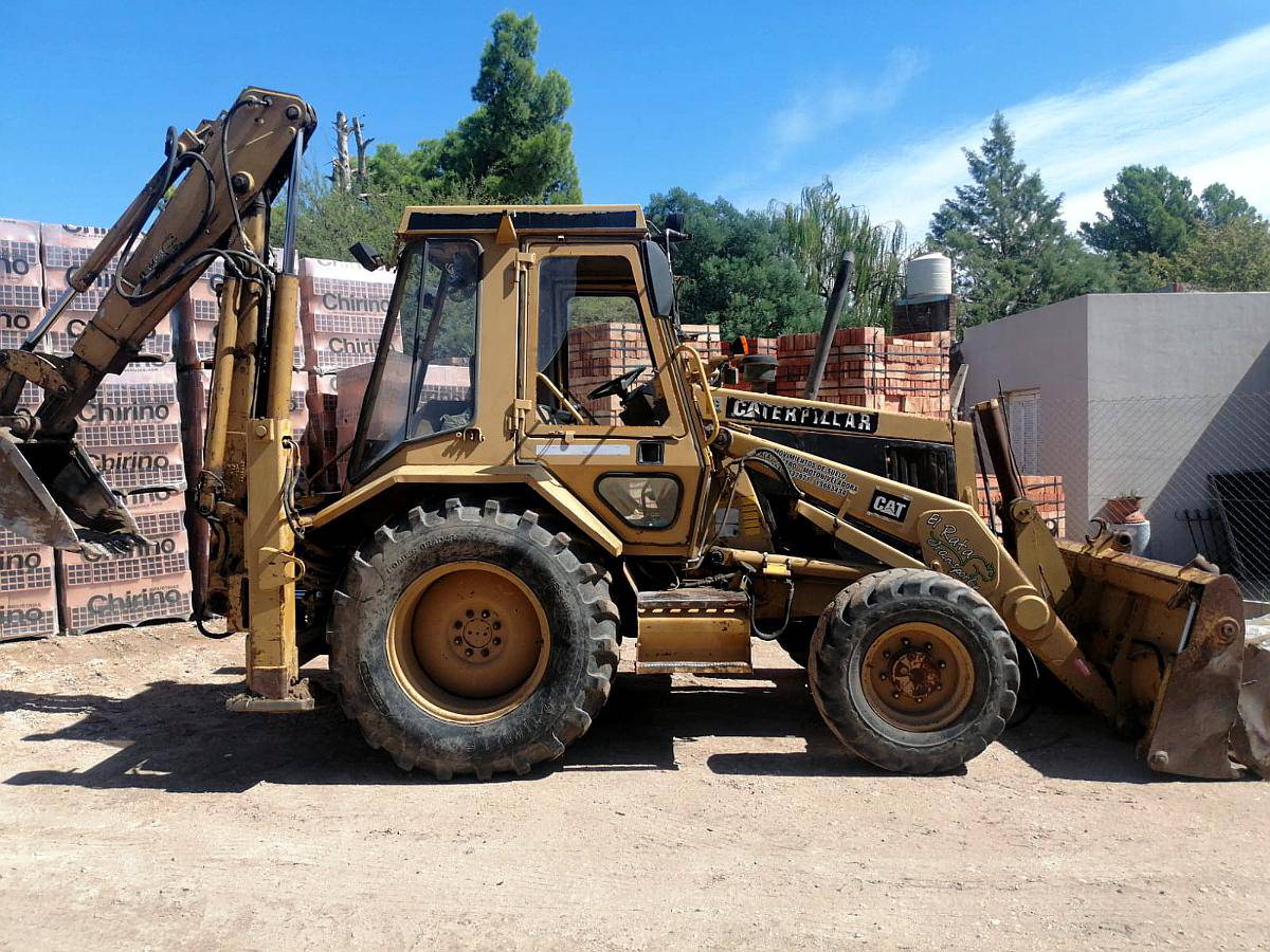 Retro Pala CAT 428 año 1990. Doble. Trabajando - Año: 1990 - Agroads