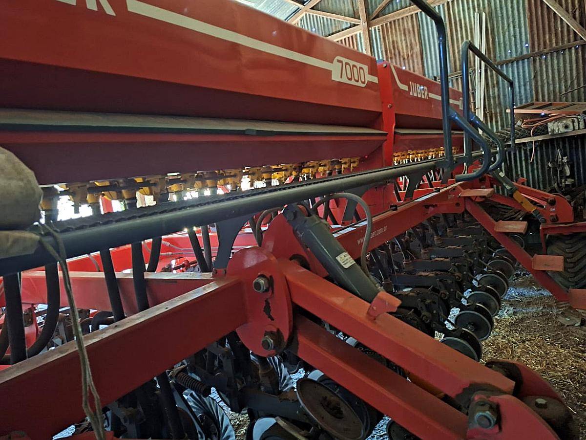 Sembradora Juber 7000 de 27 a 26cm año 2020 - Año: 2020 - Agroads