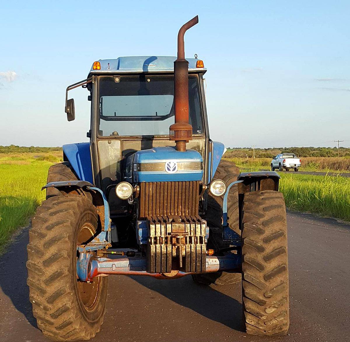 New Holland Ford 8030 6cil Cabina muy Bueno - Año: 1997 - Agroads