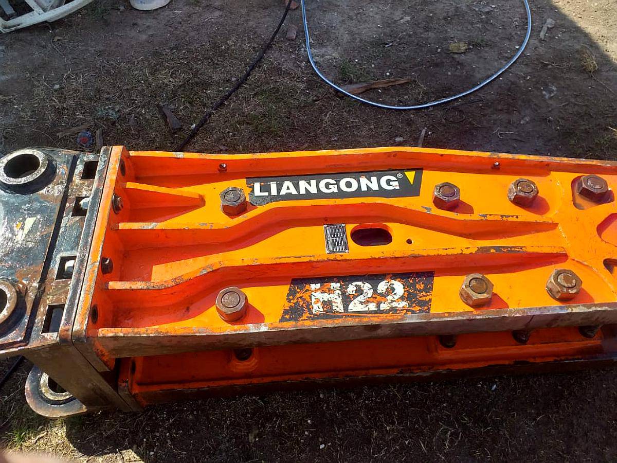 Martillo para Retro Excavadora 1850 Kg - $ 3.000.000 - Agroads