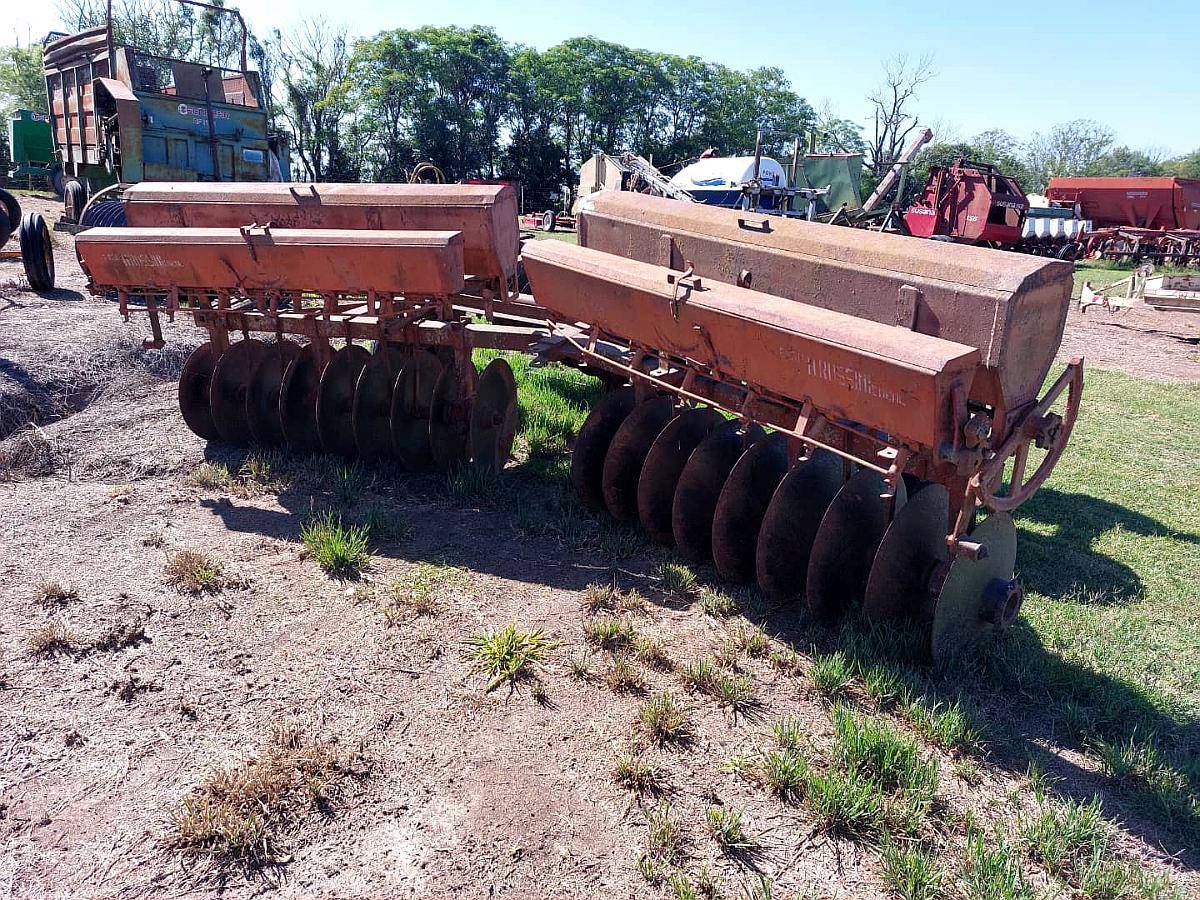 Rastra Doble Accion 36 Discos con Cajones Sembradores - Agroads