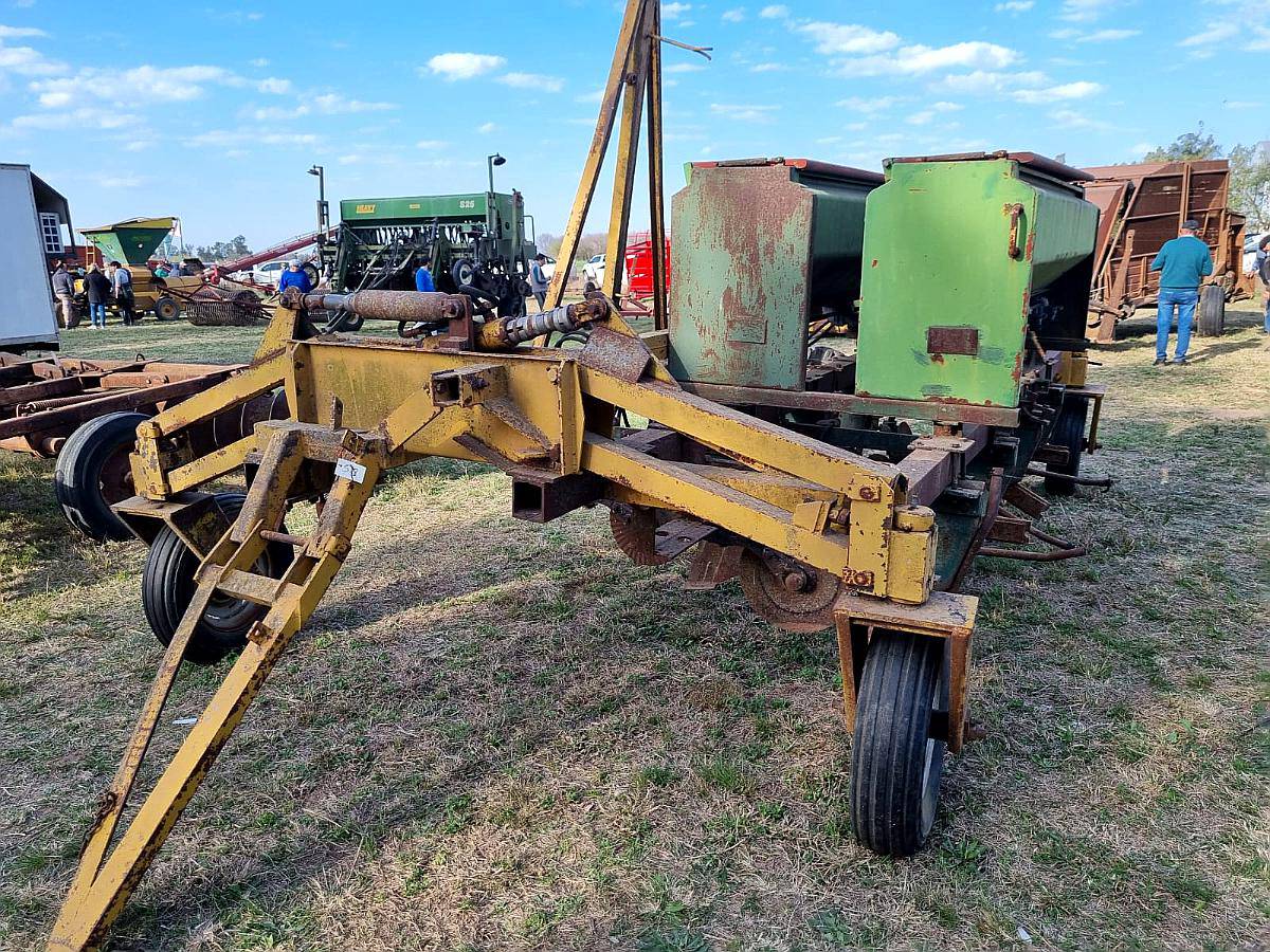 Paratil de 7 Timones Tiro de Punta con Abonadores - Agroads