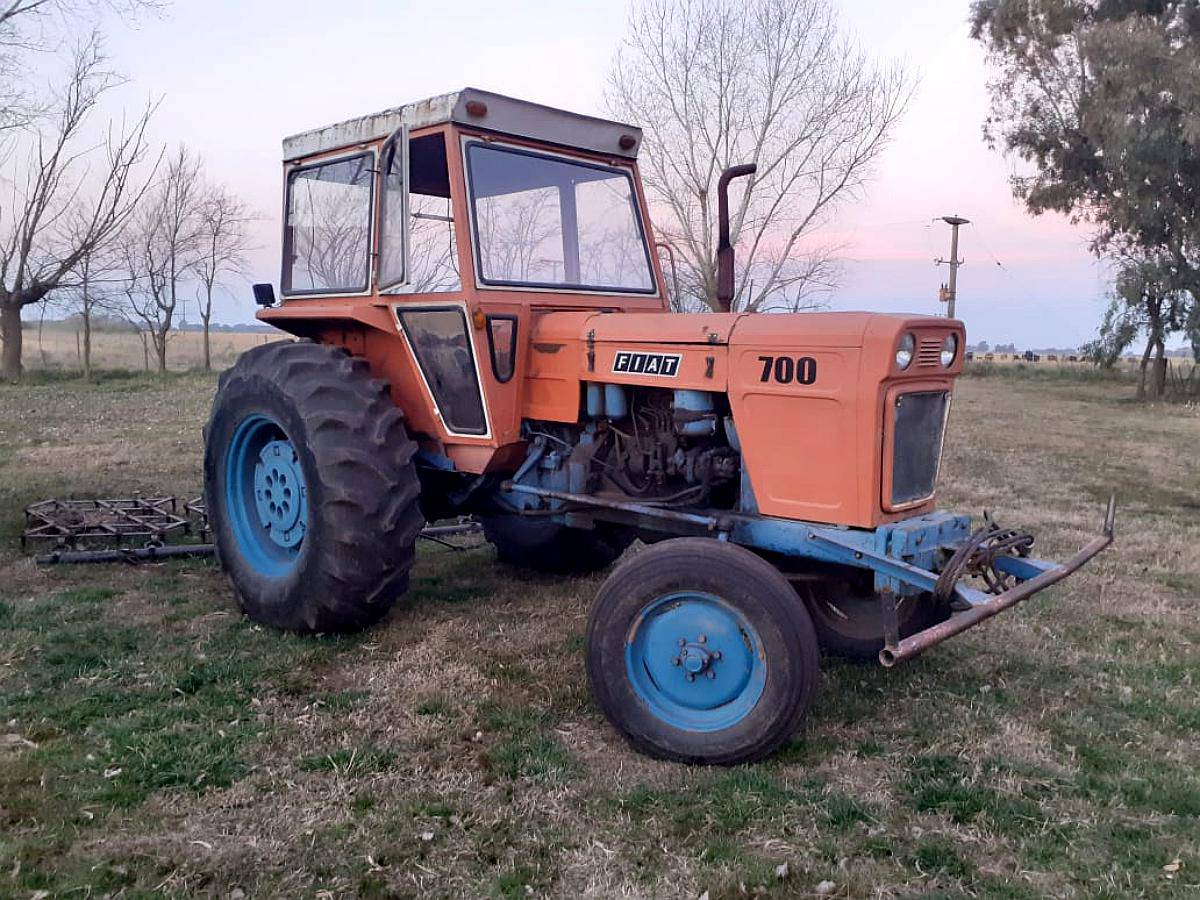 Fiat 700 muy Bueno, con Doble Salida Hidraulica - Agroads