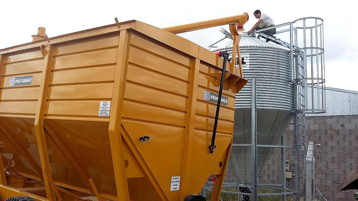 Tolva Autodescargable para Alimento Balanceado.de 7.500 KG. - Agroads