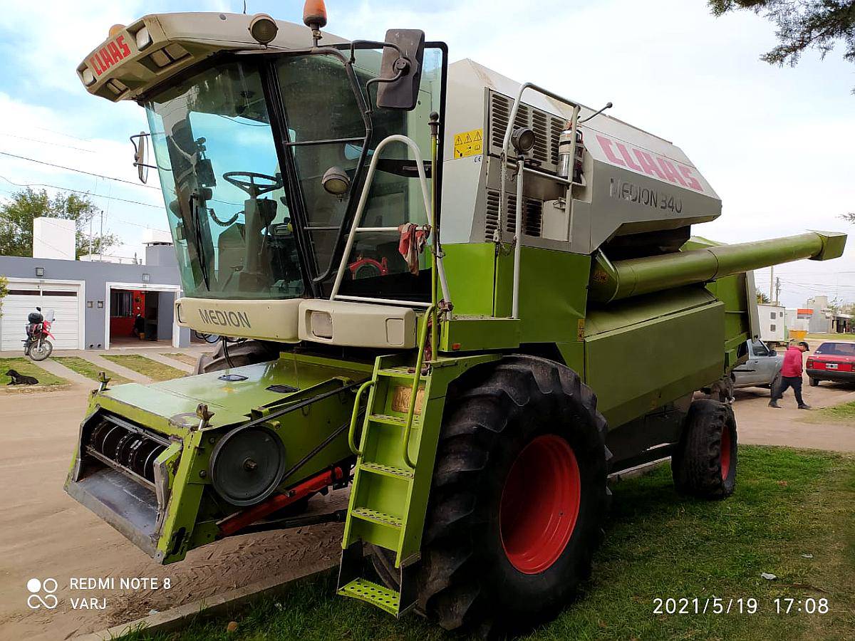 Claas Medium 340. año 2004. Plataforma de 30 Pies. Motor MER - Agroads