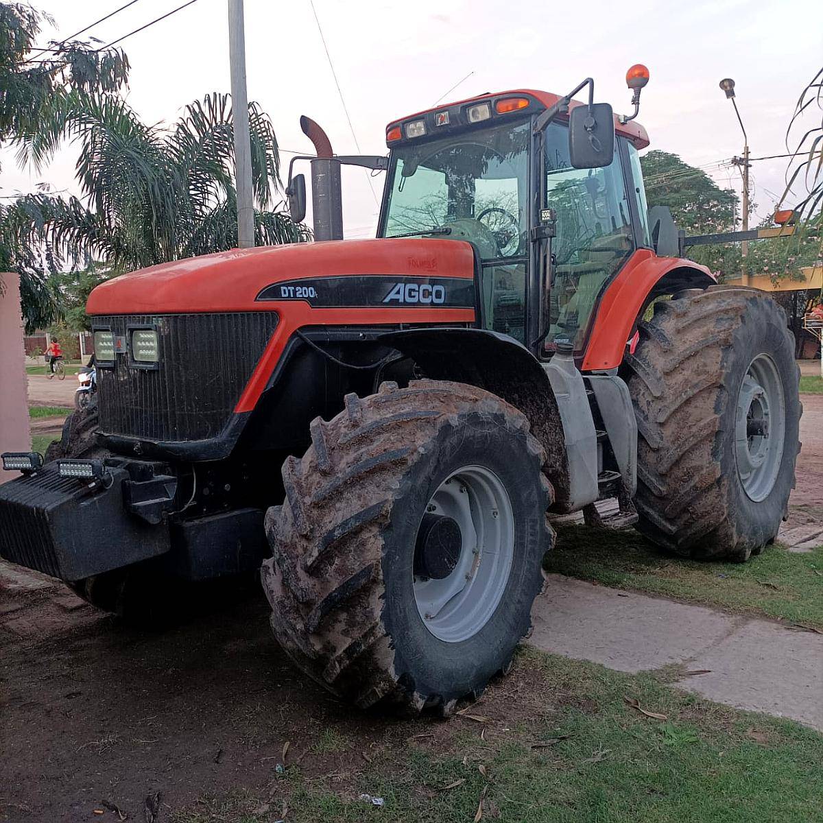 Tractor Agco DT 200 4X4 - Año: 2006 - u$s 100.000 - Agroads