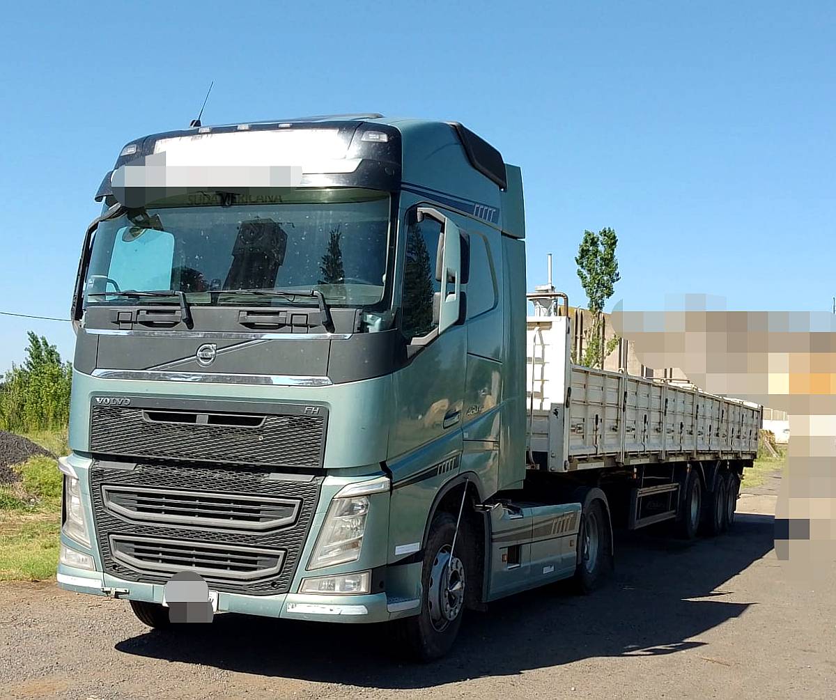 Volvo FH 460 2017 + Semi Ombú 2+1 2017 - Año: 2017 - Agroads