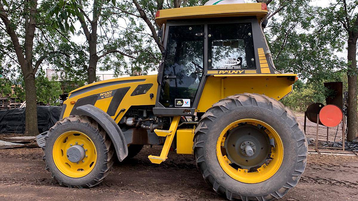 Tractor - Pauny 230 a - año 2013 - 4wd - Año: 2013 - Agroads