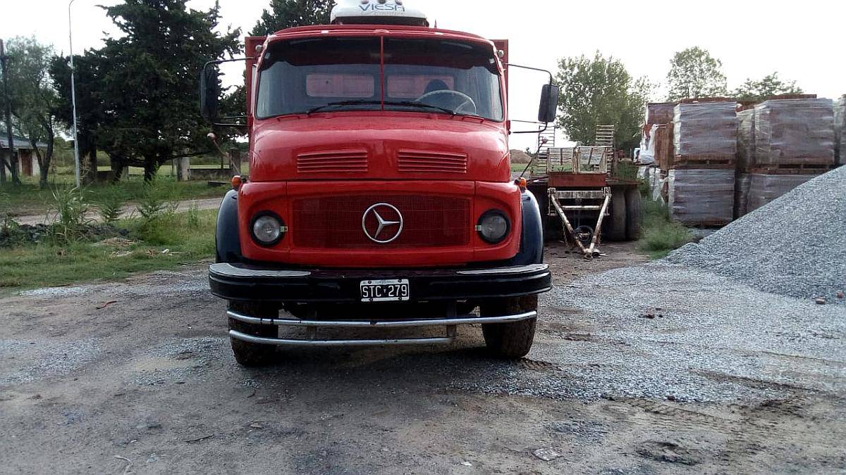 Camión Mercedes Benz 1517 con Volcadora - Año: 1976 - Agroads