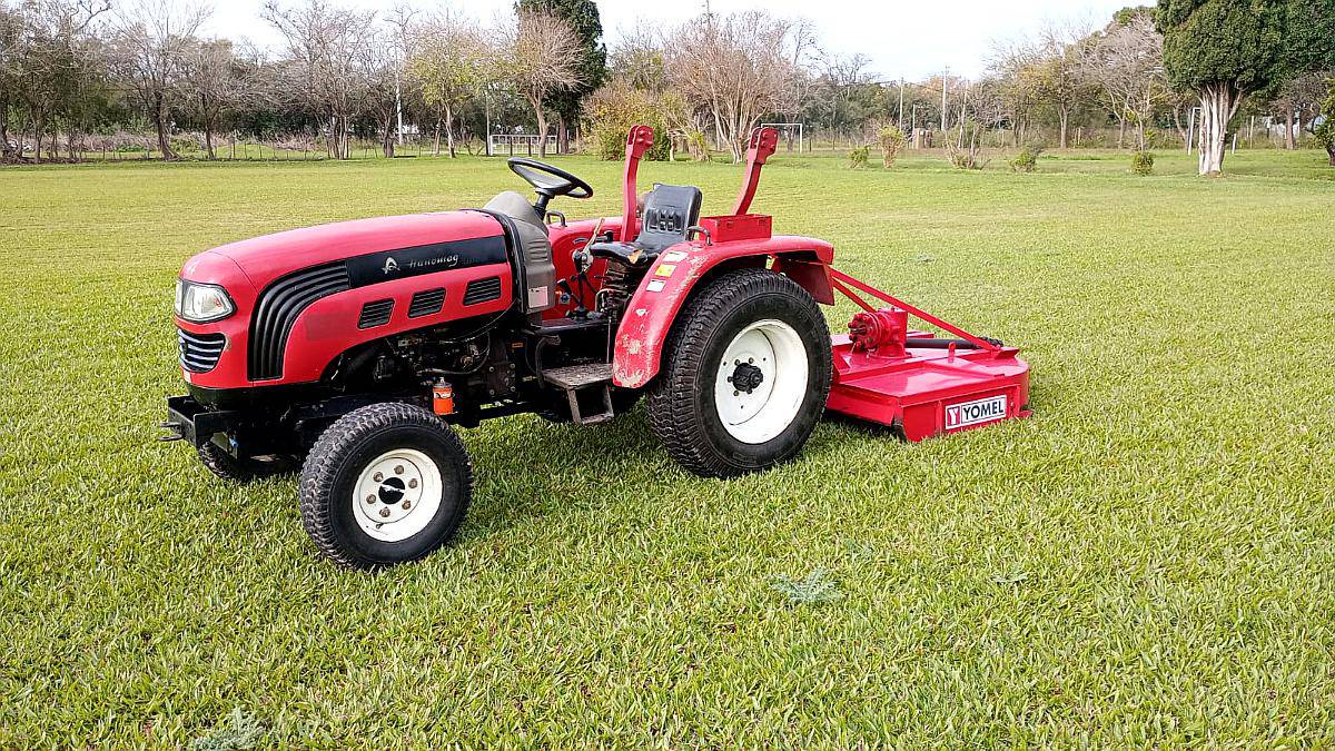Tractor Hanomag 300 P con Desmalezadora - Año: 2010 - Agroads