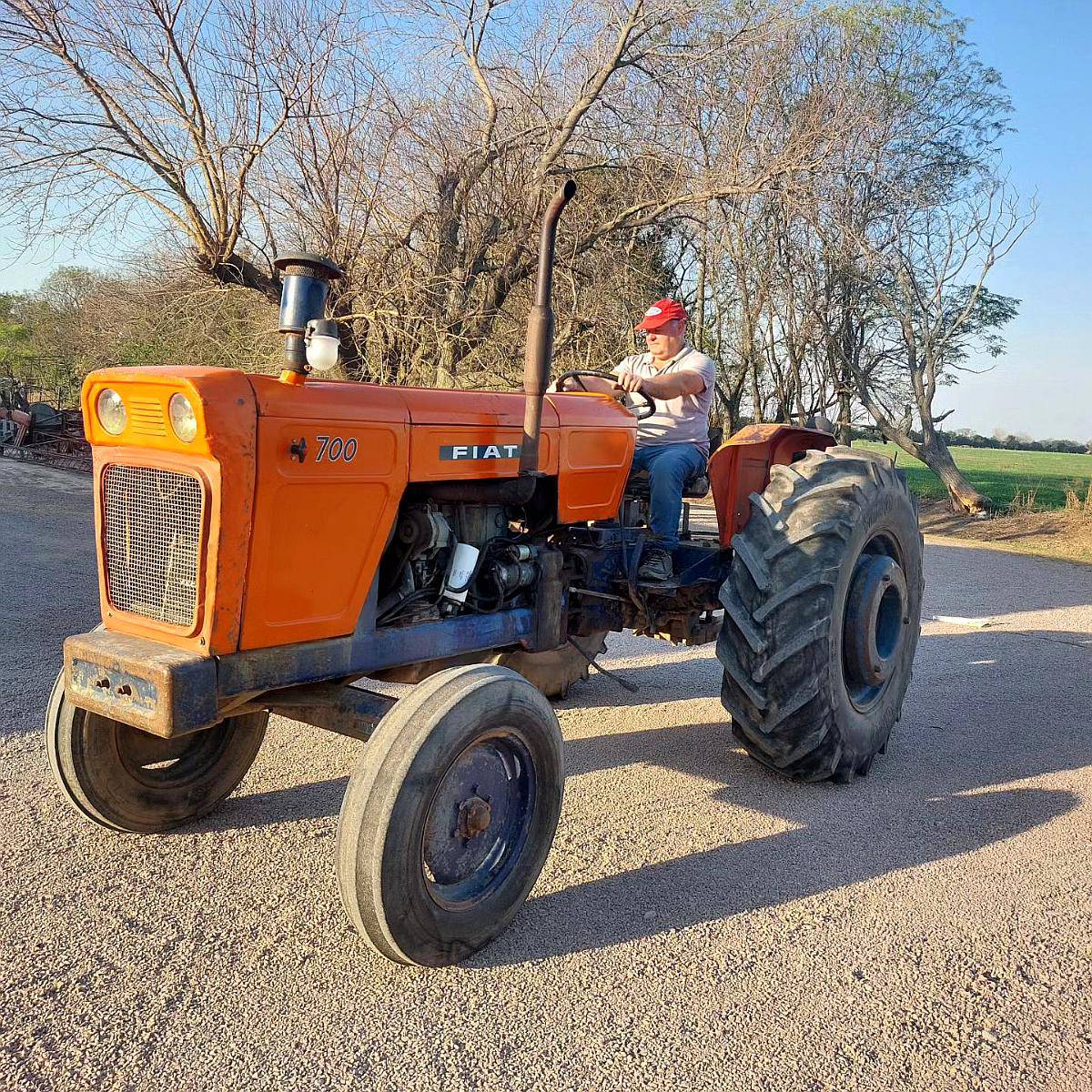 Tractor Fiat 700 E. Toma y Control - Año: 1975 - Agroads