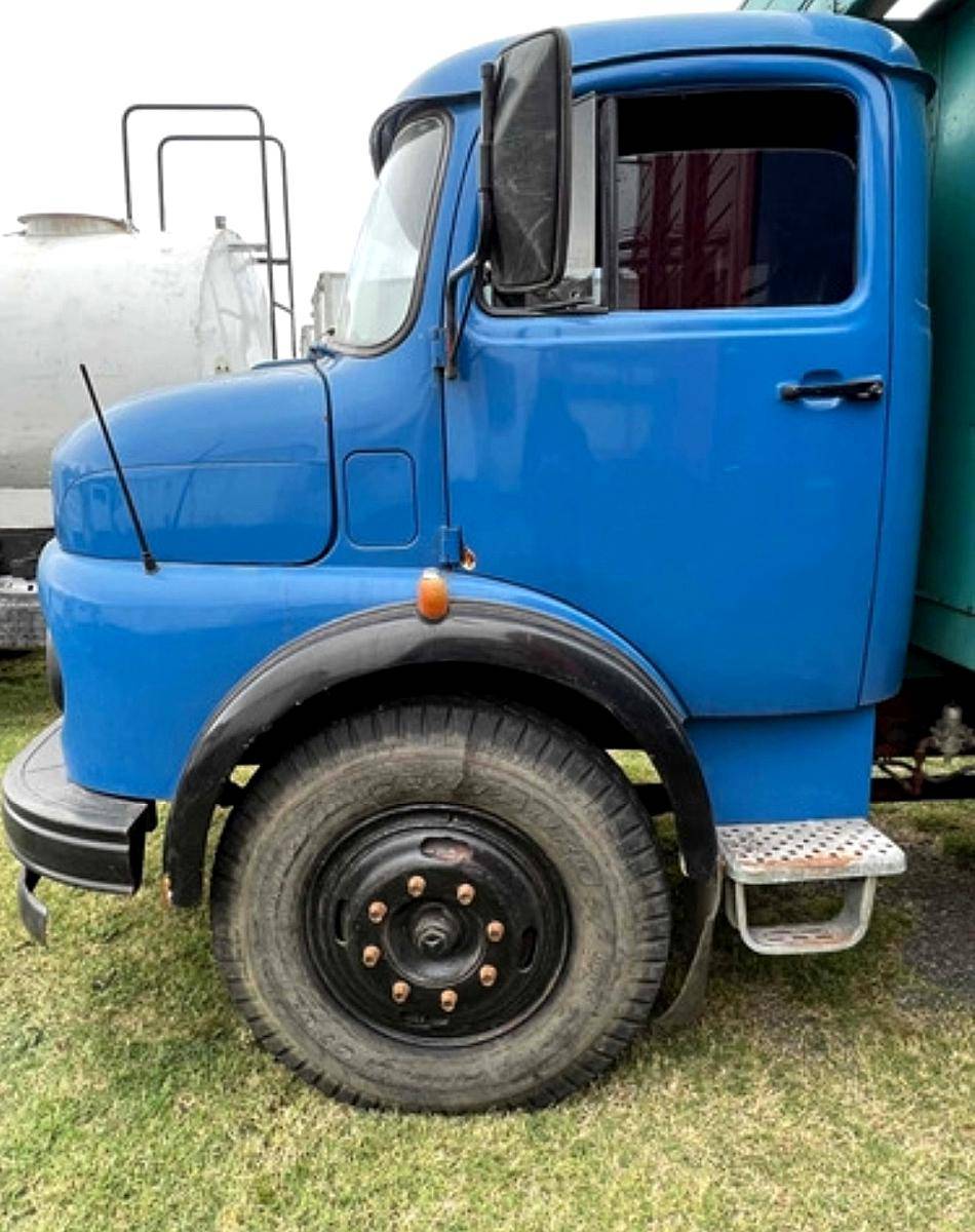 Camión Mercedes Benz 1114 Carrozado - Año: 1984 - Agroads (cod: 875777)