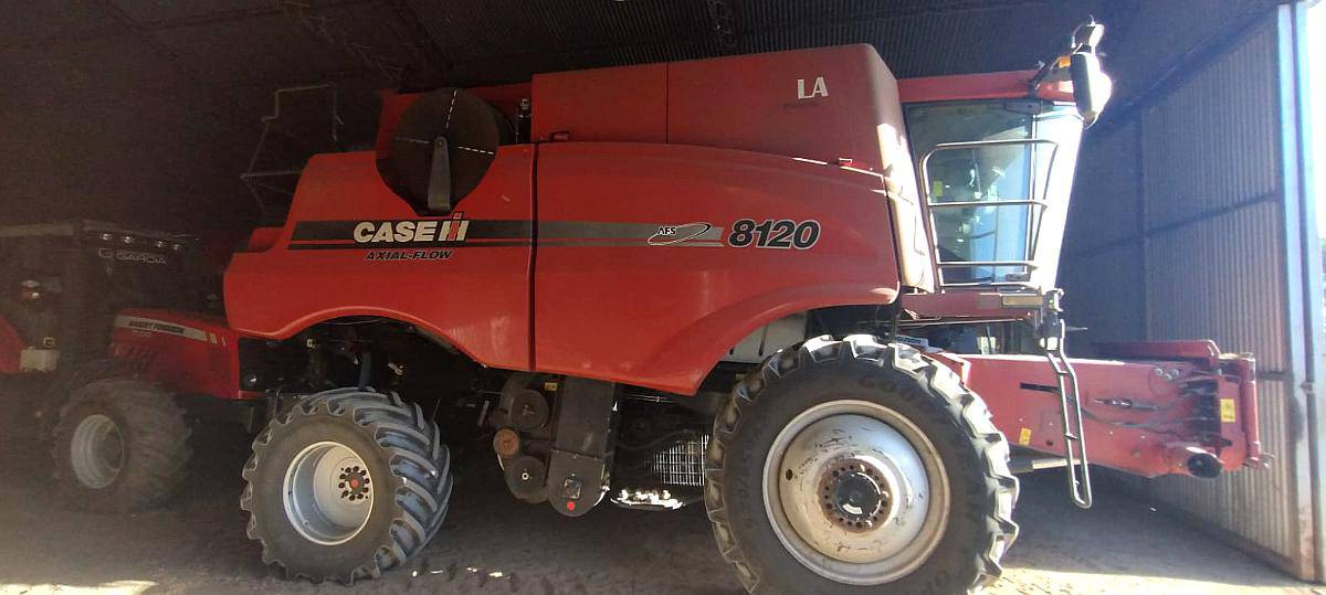 Cosechadora Case IH 8120, año 2011, 9170 Hs Motor, Draper 40 - Agroads