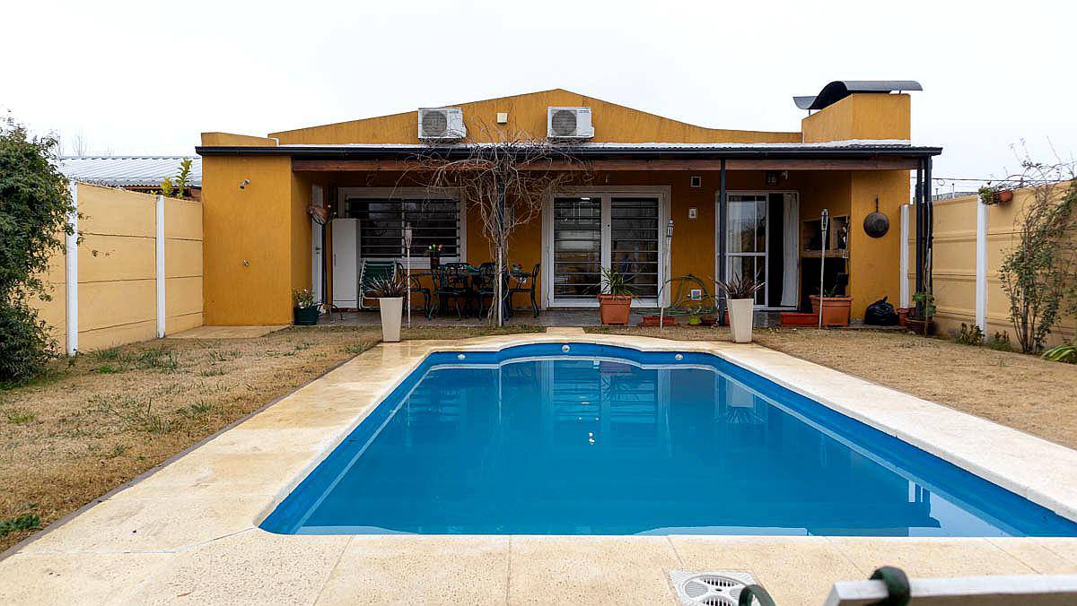 Hermosa Casa con Pileta en Lobos - u$s 105.000 - Agroads