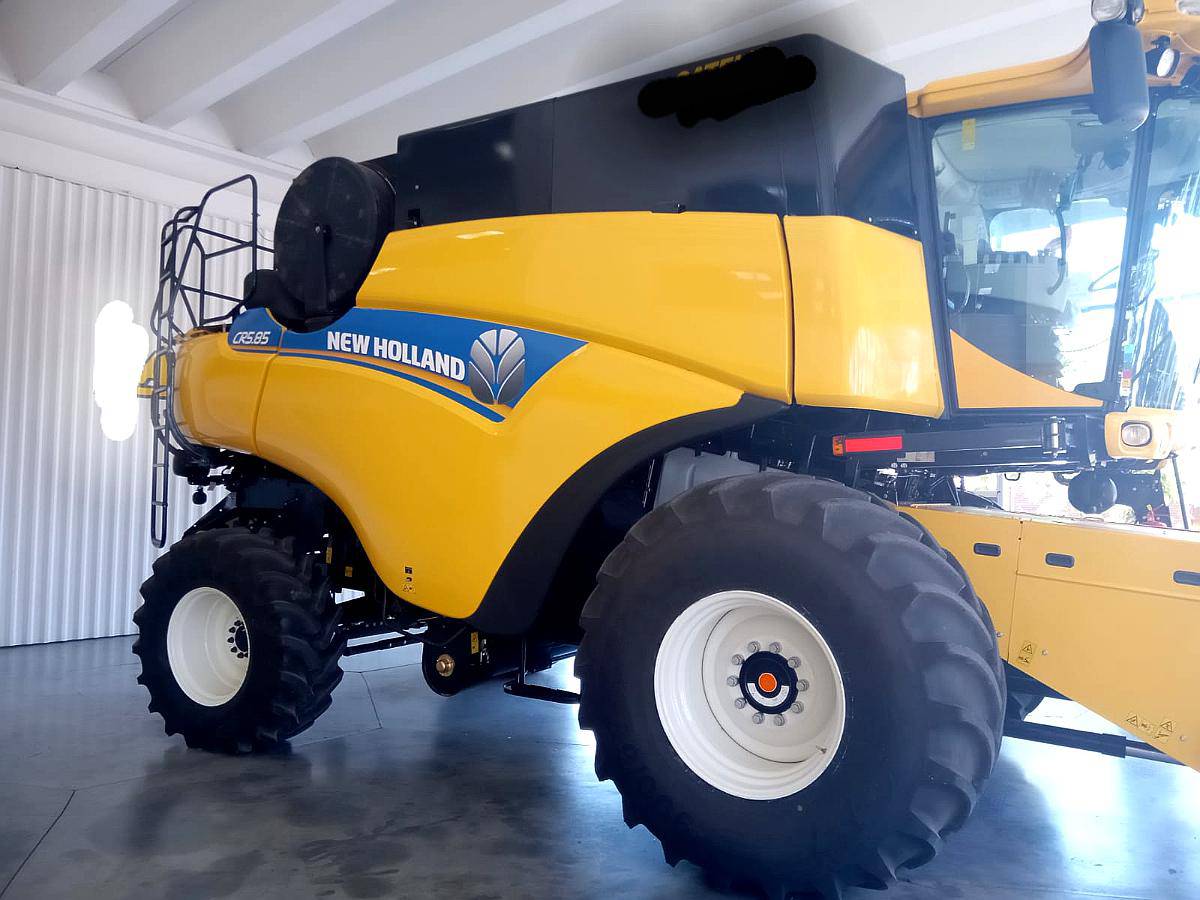 Cosechadora New Holland CR 5.85 con Plataforma 0km Disponibl - Agroads