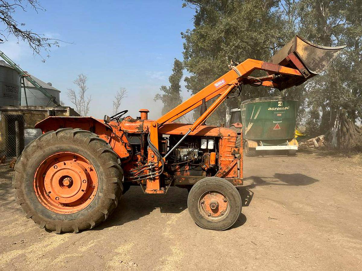 Tractor Fiat 60 con Pala - Año: 1967 - u$s 17.000 - Agroads
