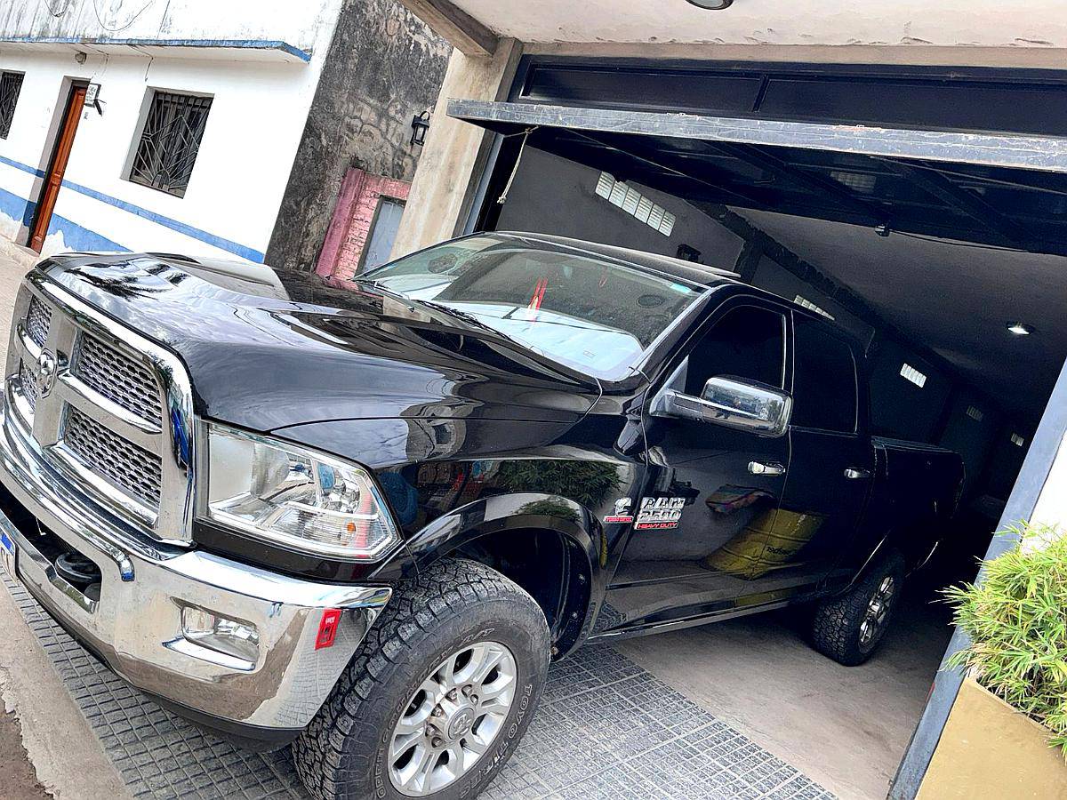 Vendo Dodge RAM 2500 Larami - 2016 / muy Completa y Cuidada - Agroads