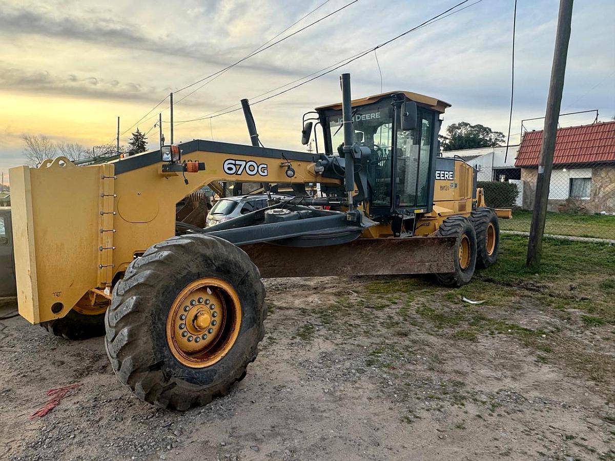 Motoniveladora John Deere 670g - Año: 2011 - u$s 185.000 - Agroads