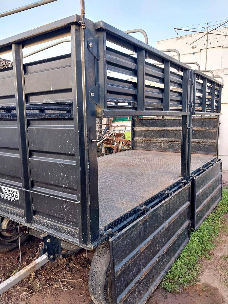 Acoplado Muccillo 4 Toneladas - Barandas Volcables - Agroads